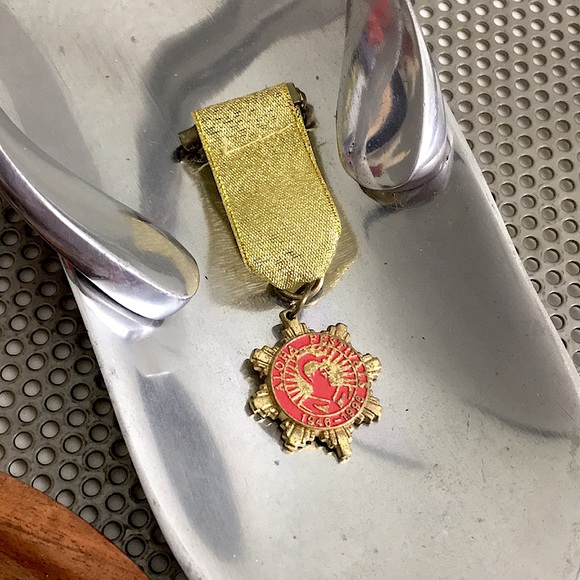 Vintage | Jewelry | 9461996 Aloha Festival Medal Brooch | Poshmark